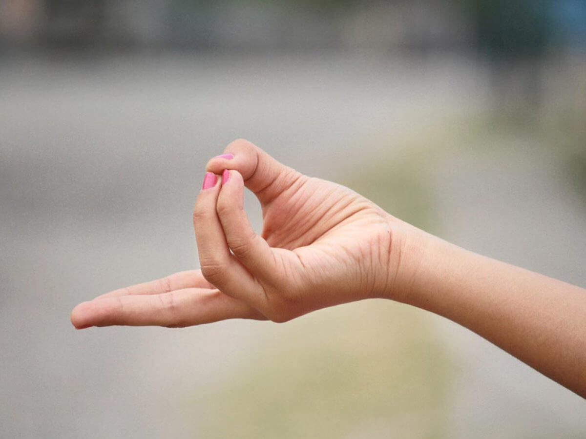 10 Powerful Yoga Mudras: Types and Health Benefits - LIFEGRAM